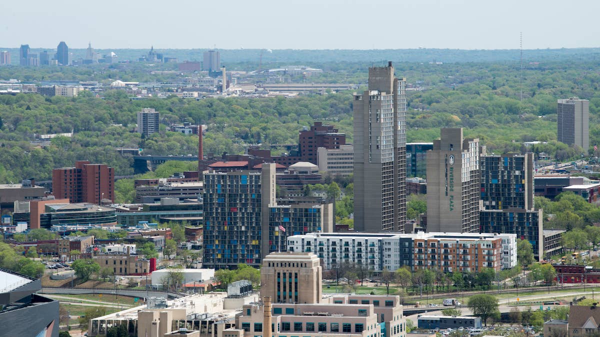 ICE arrests US citizen, clashes with protesters in Minneapolis' Cedar ...