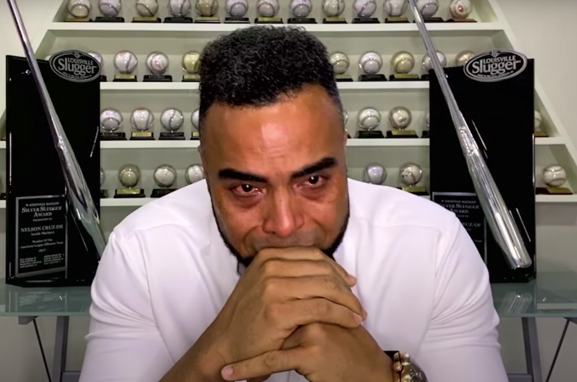 Watch: Nelson Cruz's emotional reaction to winning humanitarian award ...