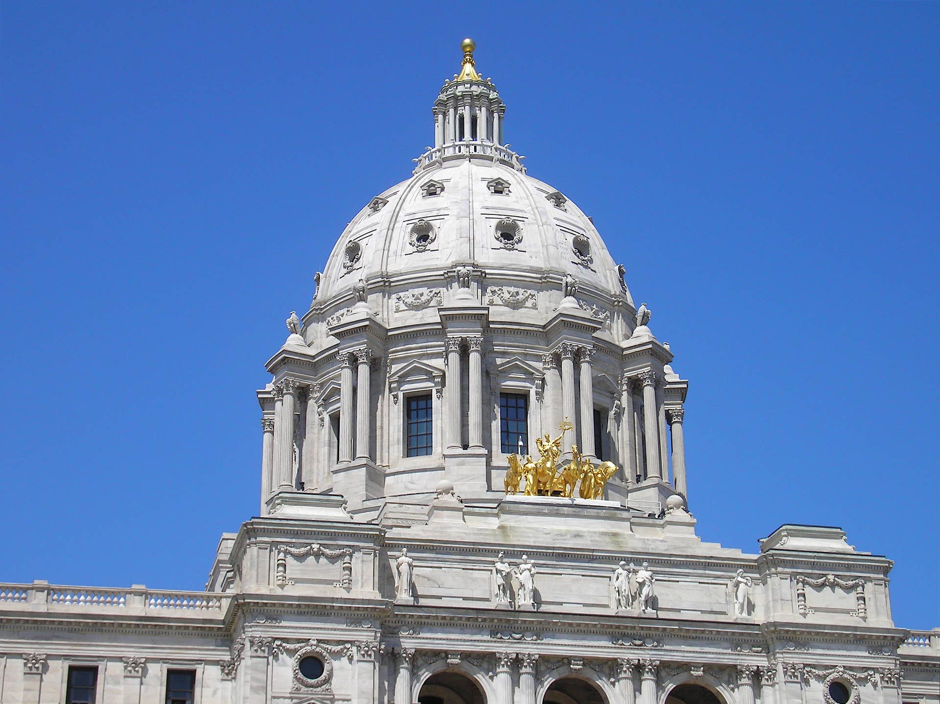 Minnesota lawmakers strike a deal to help HCMC, offer vehicle tab fee ...