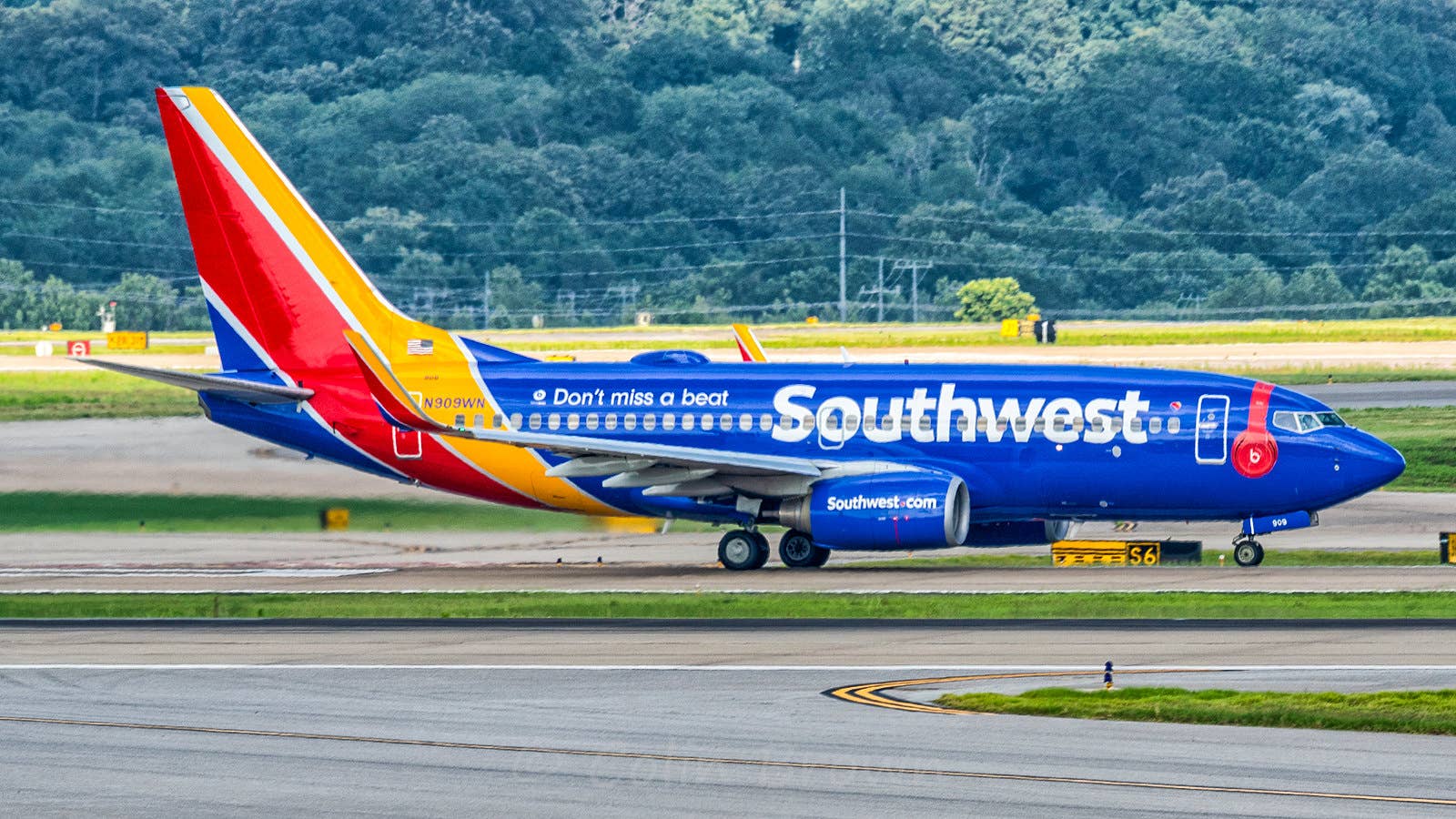 Southwest's new plan: End free checked bags, new basic economy fares ...