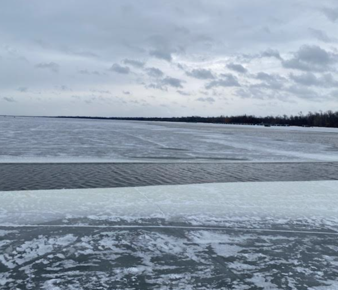 Around 200 rescued after ice breaks free on Upper Red Lake - Bring Me ...