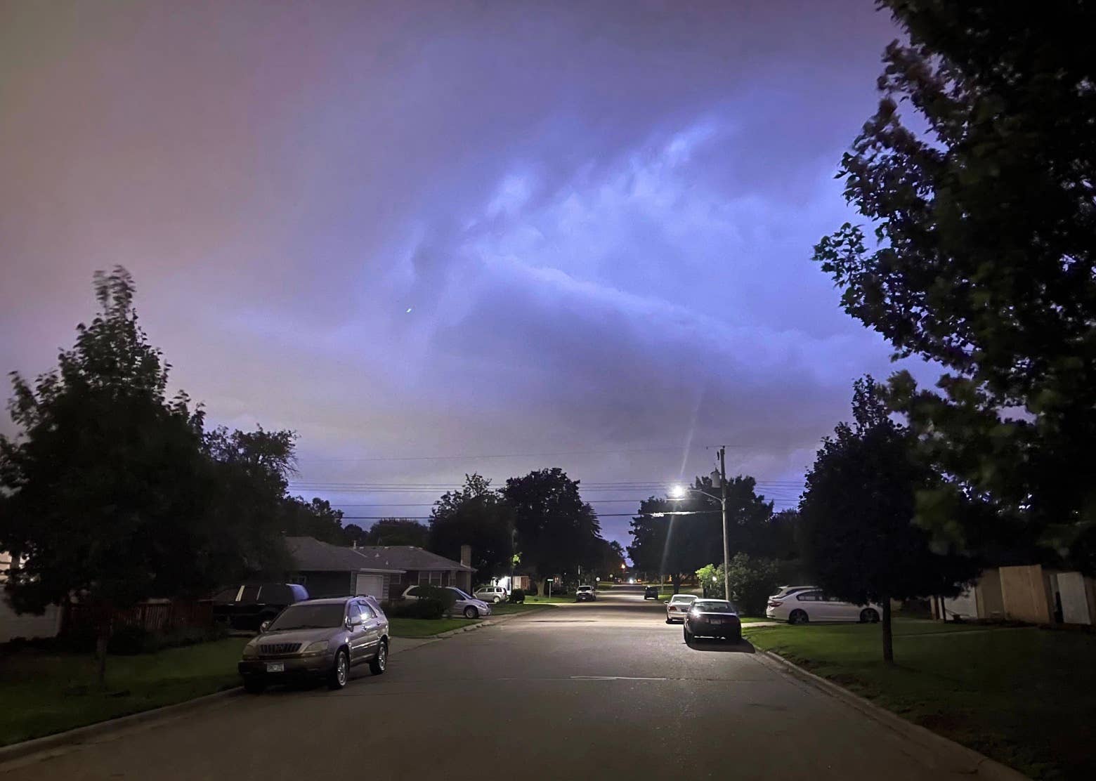 Sirens blare, power outages as tornado warnings issued in Twin Cities ...