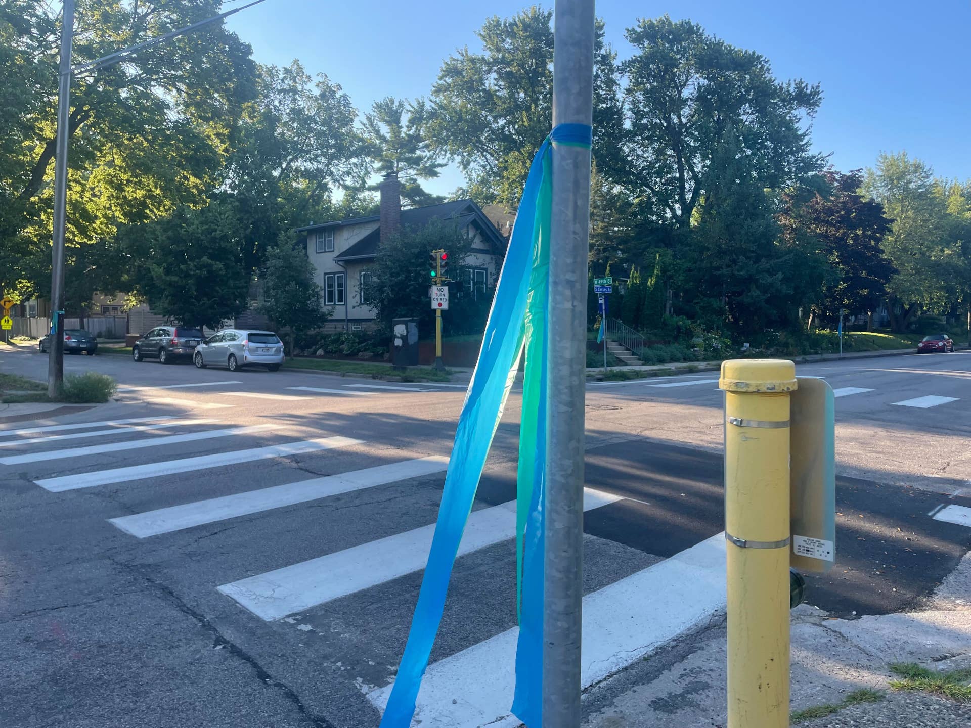 'Avenue of Angels': More than 5,000 ribbons line streets to ...