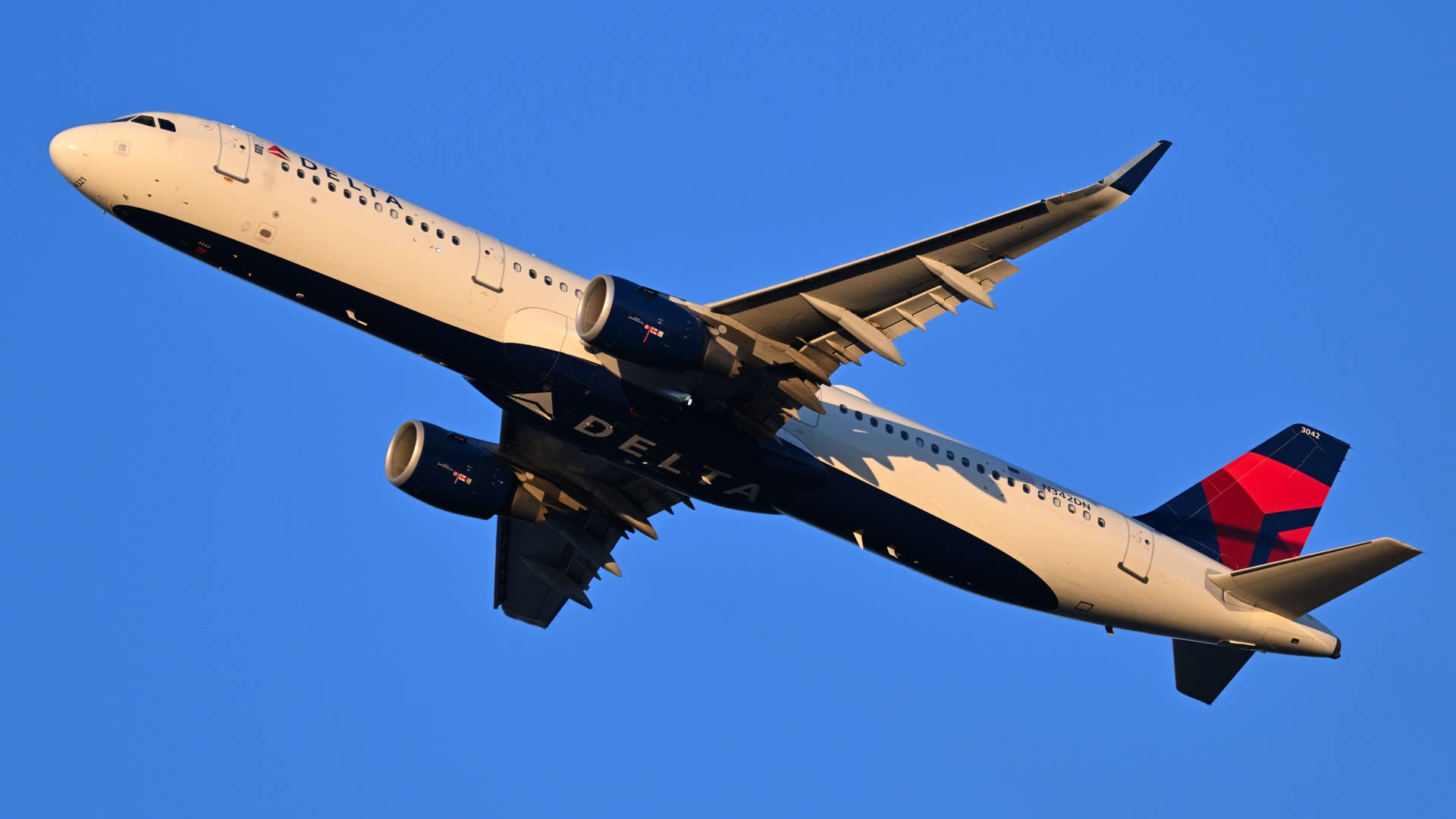 Delta flight from New York to Twin Cities departs after bomb threat ...