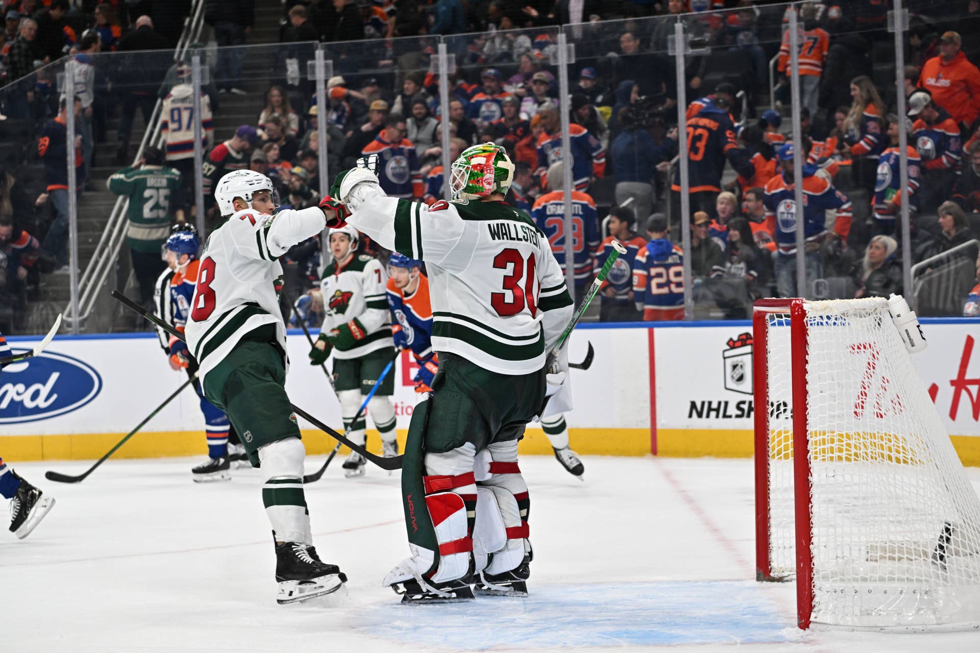 Jesper Wallstedt's unbelievable run continues with another Wild shutout ...