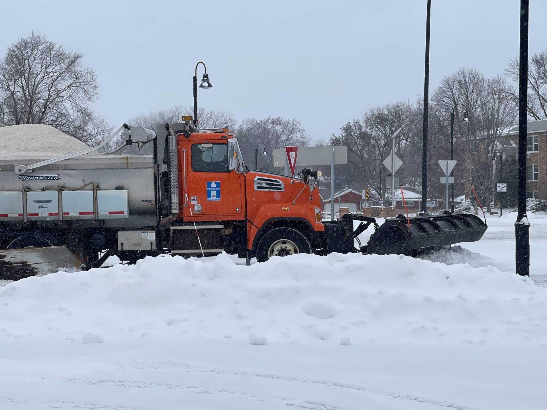 Minnesota slammed by heavy snow: I-90 closed, over 10,000 without power ...