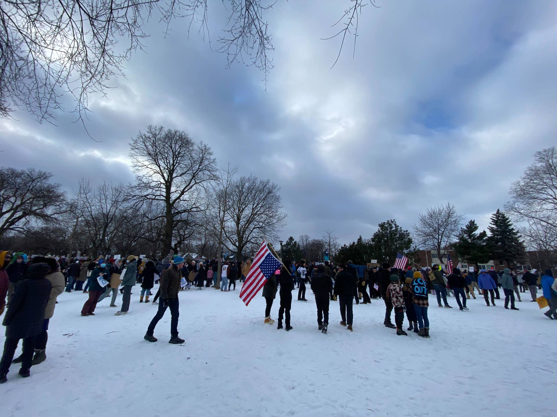 Huge crowd at Minneapolis protest against ICE after killing of Renee ...
