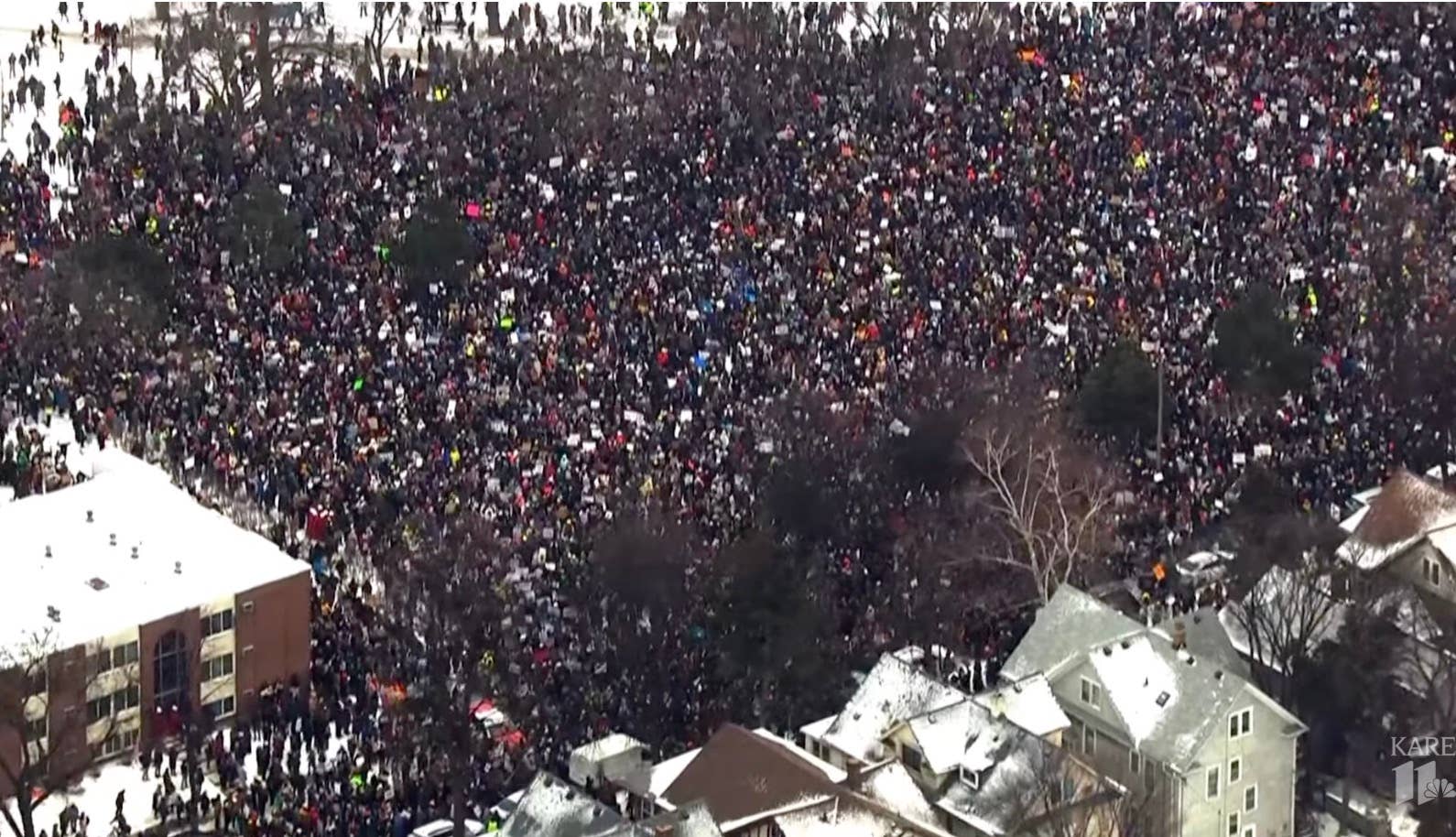 Huge crowd at Minneapolis protest against ICE after killing of Renee ...