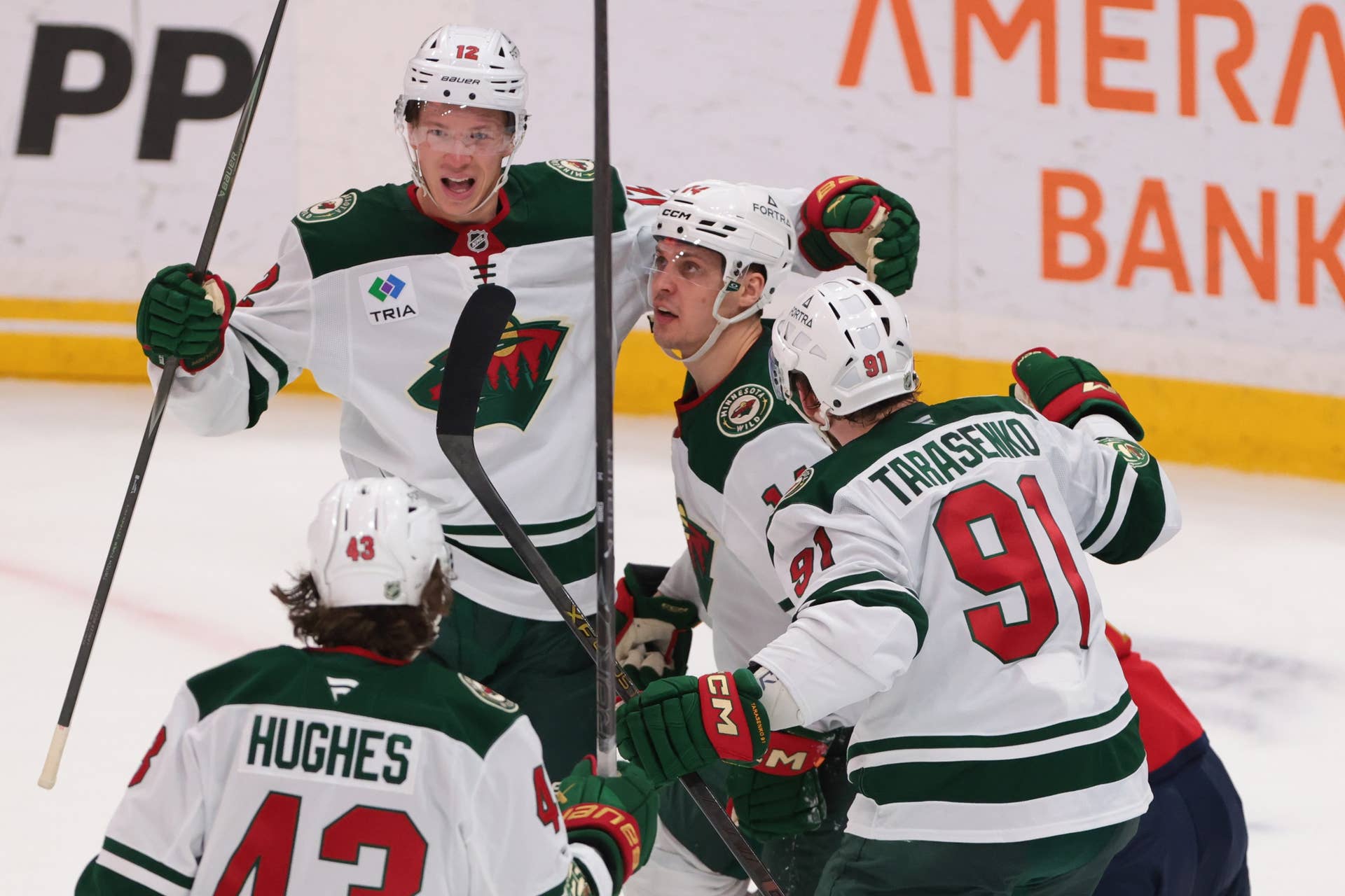 Wild score winner with 5 seconds left as race with Dallas tightens ...