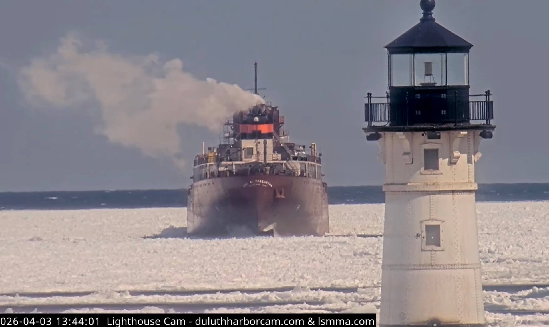 Ship reportedly stuck in Lake Superior ice just outside Duluth - Bring ...