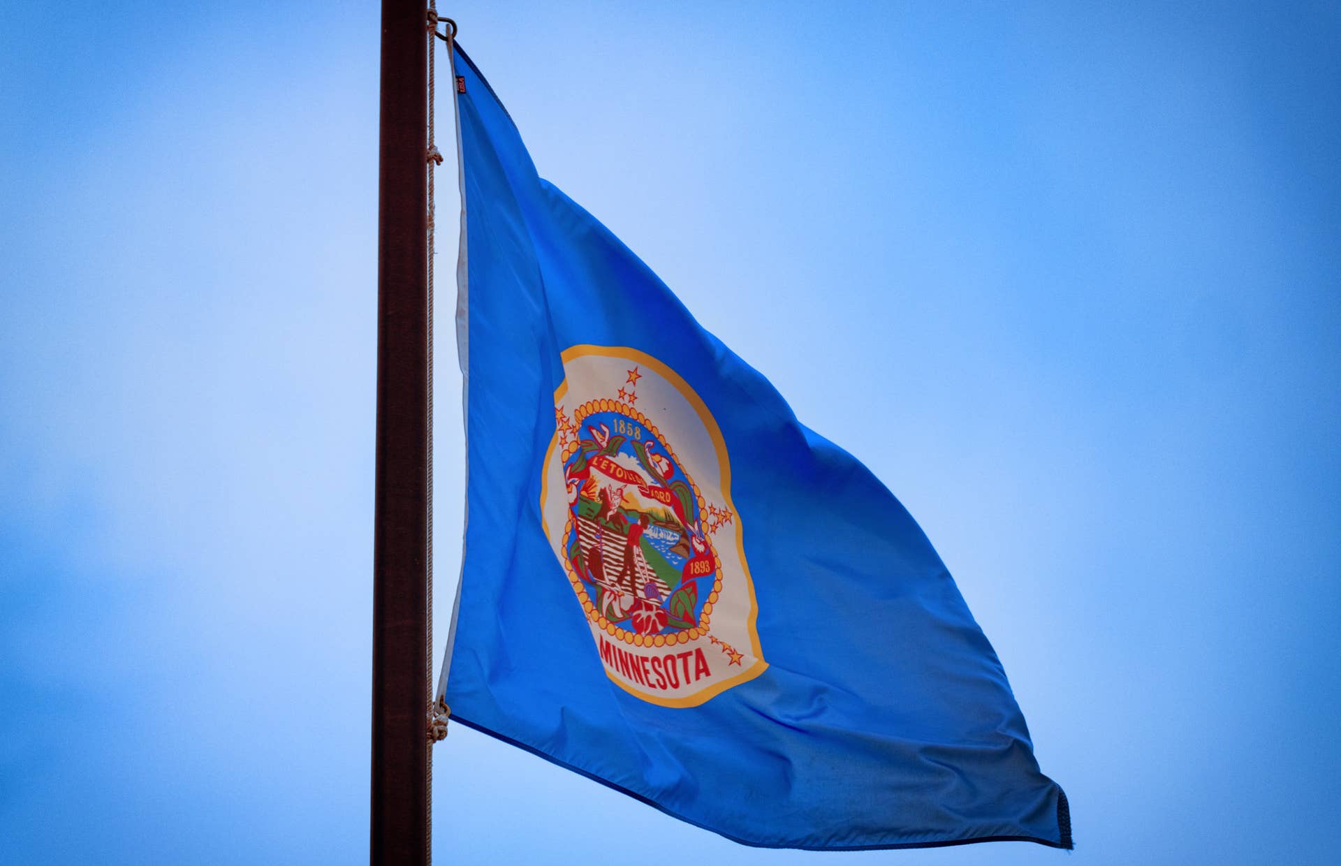 Group of DFLers proposes penalty for cities, counties flying old ...