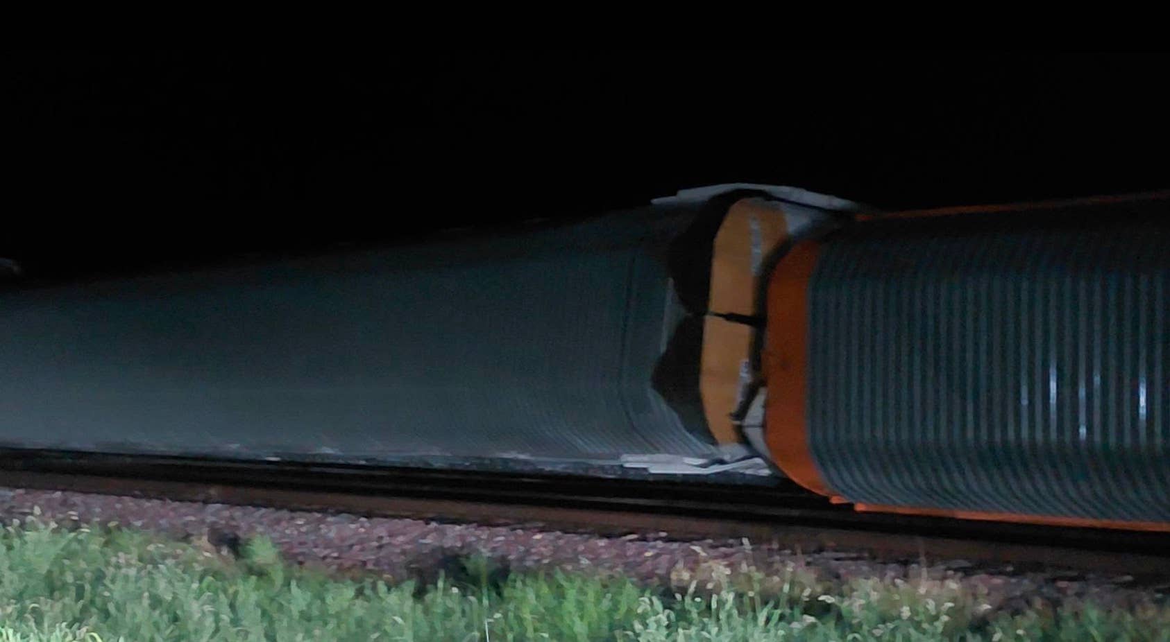 Severe storm damage: 35,000 without power in Twin Cities, train derails ...