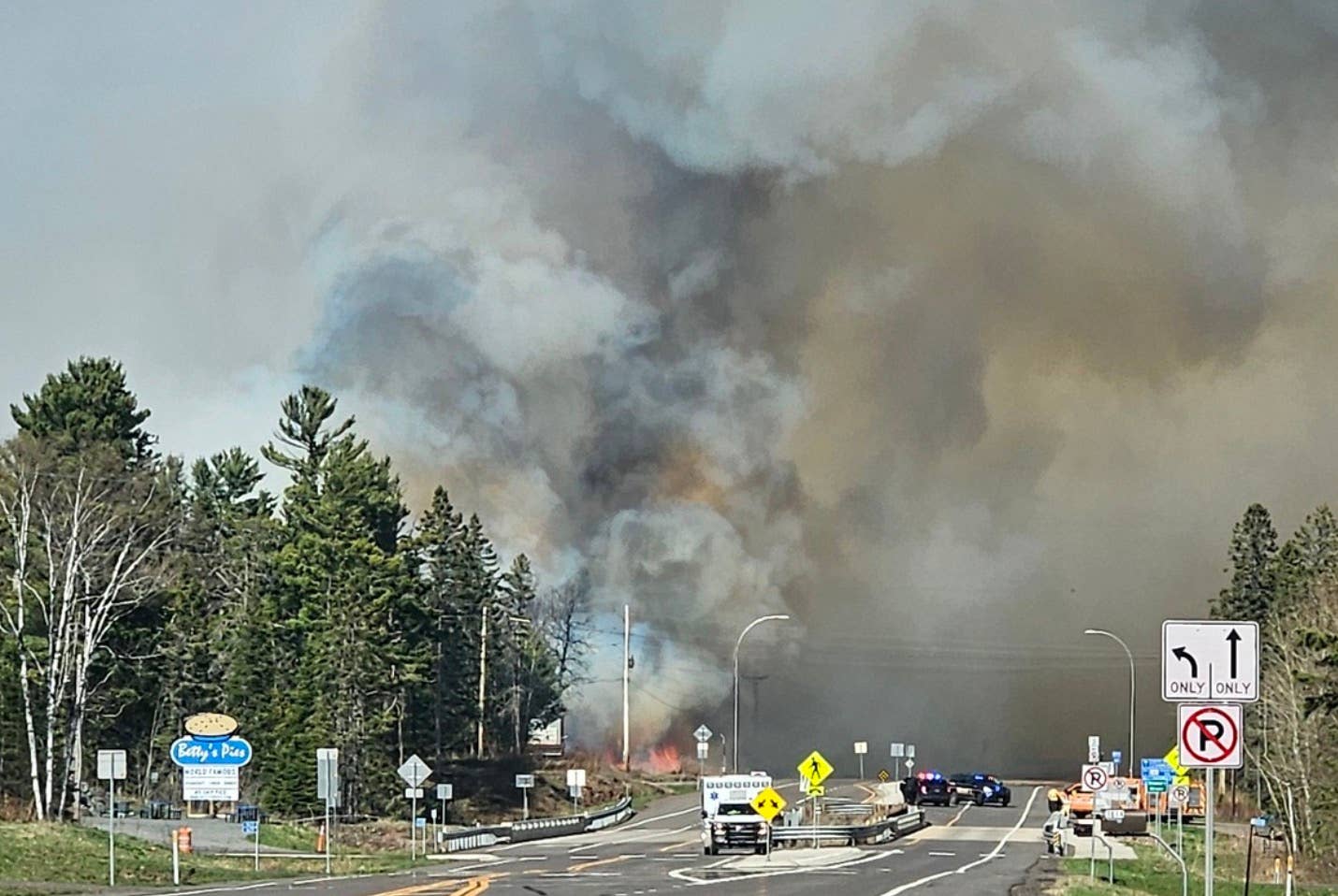 Wildfires erupt in northeast Minnesota; Highway 61 closed near Two ...