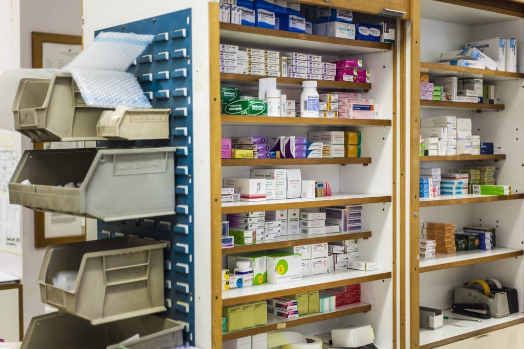 Maplewood pharmacist pleads guilty to stealing opioids for personal use ...