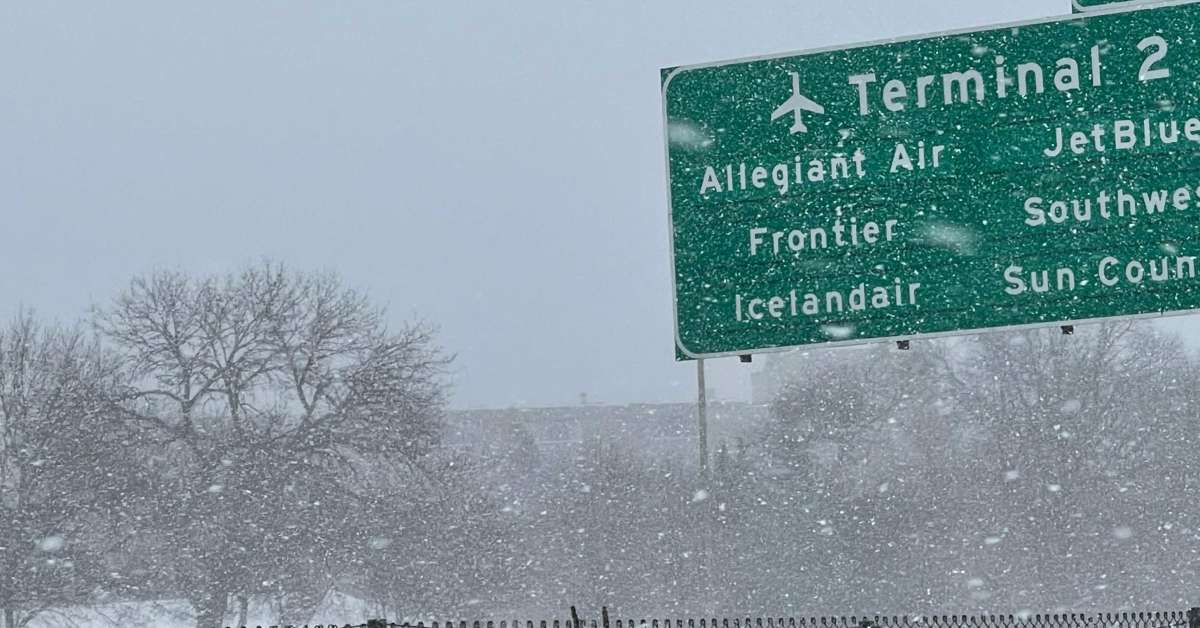 High winds force runway traffic changes at MSP, hundreds of flight ...