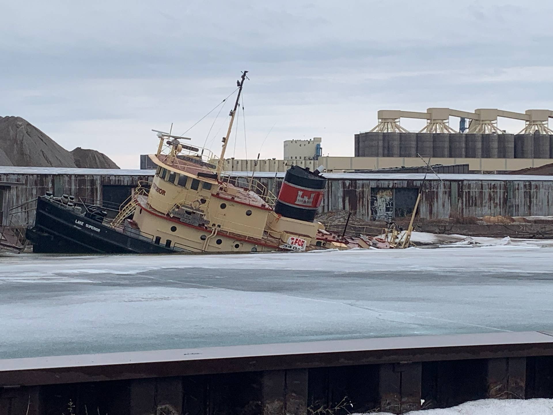 Coast Guard investigating as tugboat sinks on Lake Superior in Duluth ...