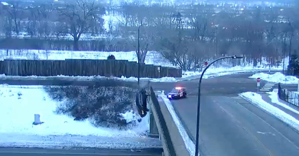 Watch: Teens fleeing police crash through Minneapolis bridge, flip over ...