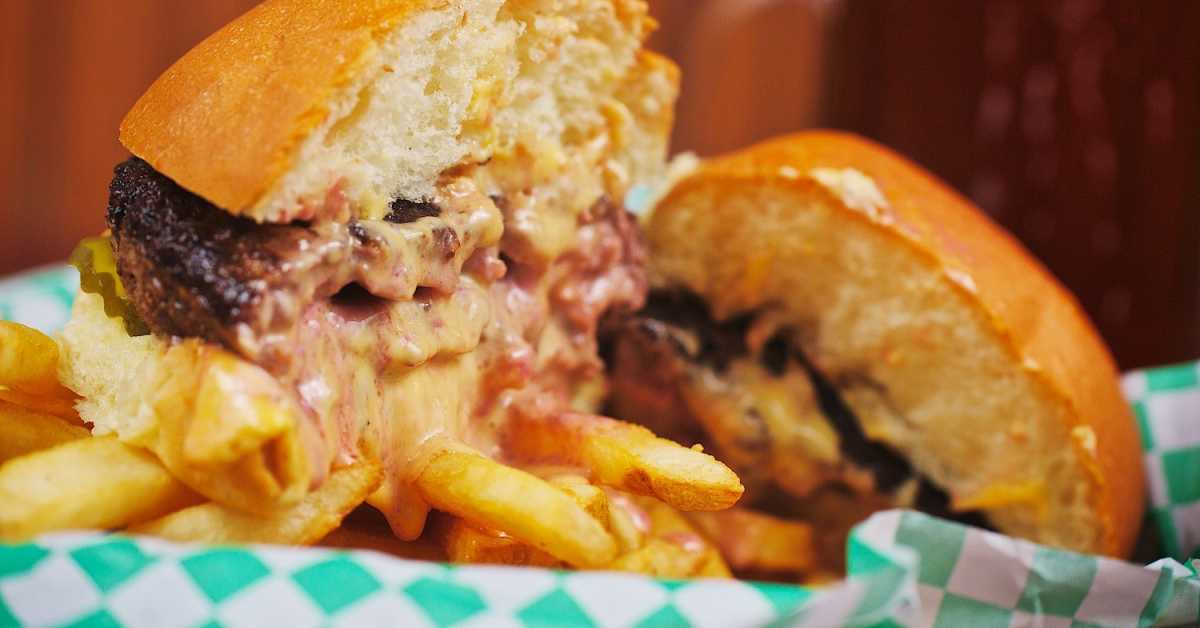 The 5-8 Club will head to Ohio for burger cookoff before Gophers play ...