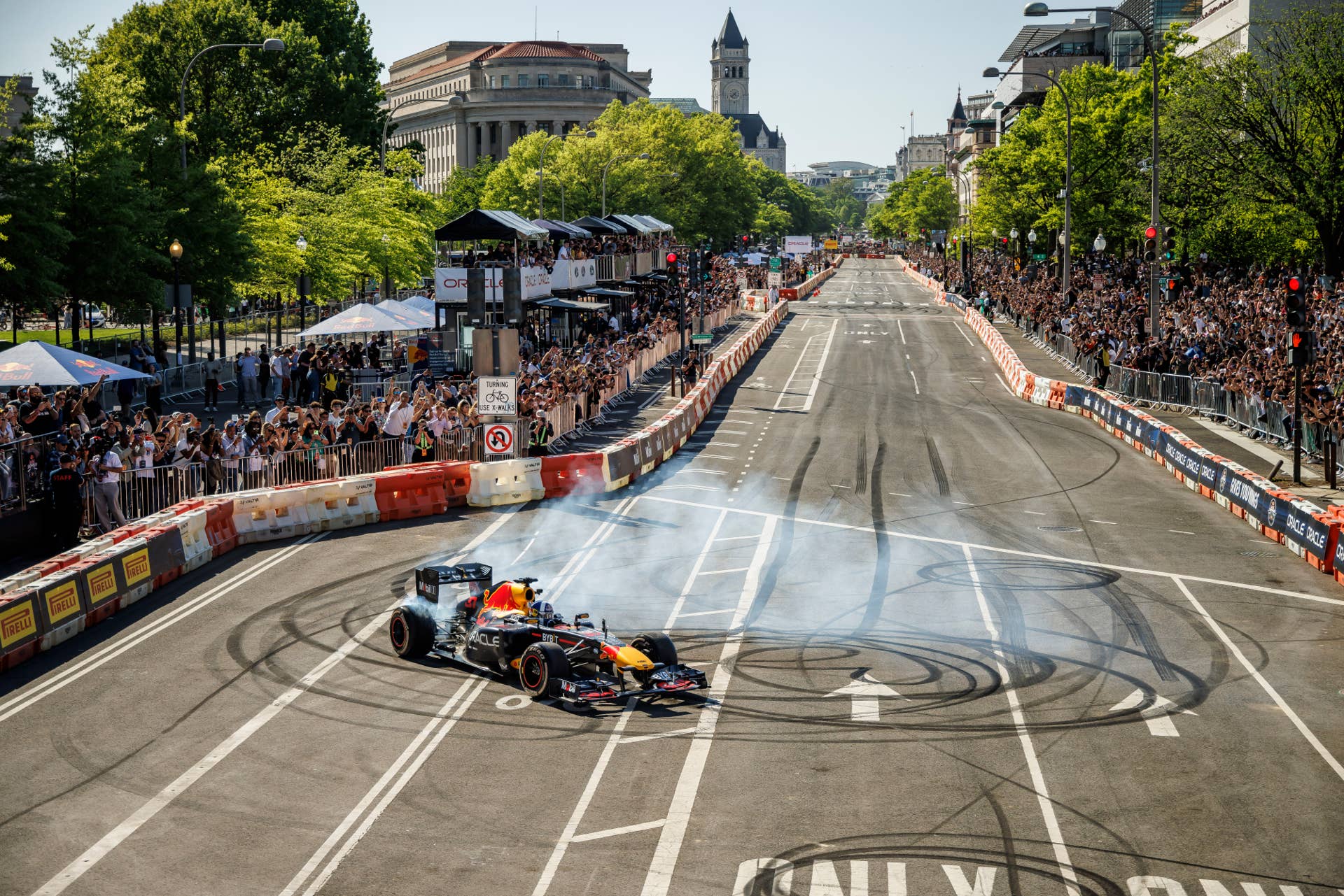 Red Bull is bringing an F1 car to race through downtown Minneapolis ...