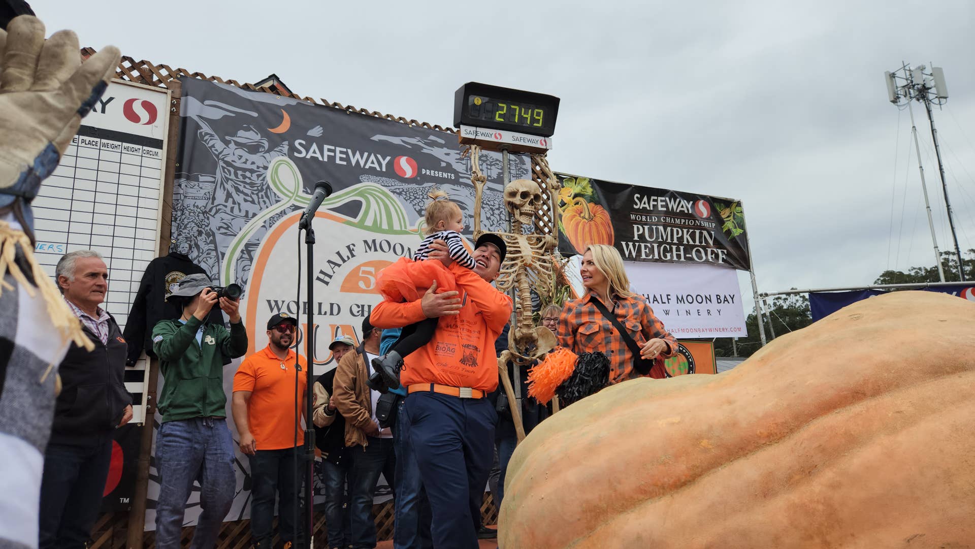 Anoka honors man who broke heaviest pumpkin world record - Bring Me The ...