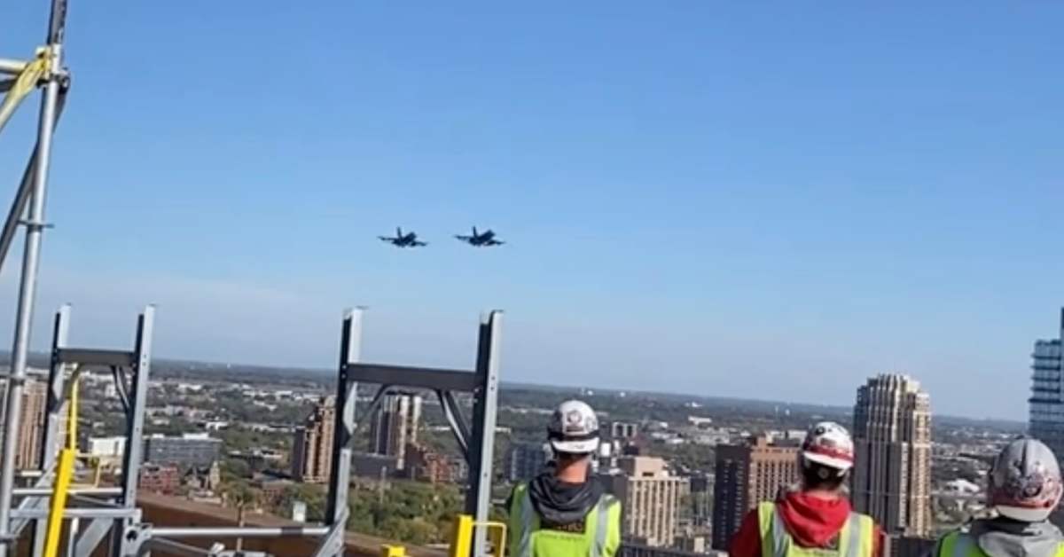 Watch: Tower workers had an awesome view of flyover before Twins v ...