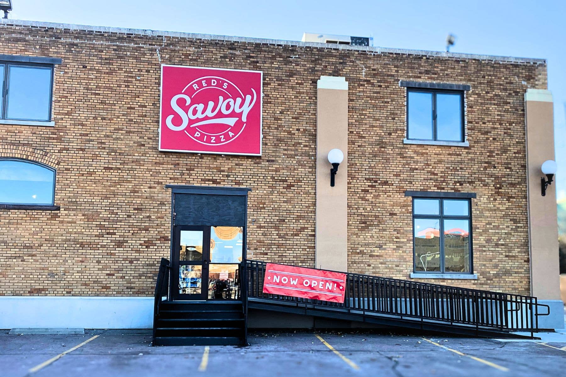 Twin Cities pizza chain Red's Savoy opens first Iowa location - Bring ...