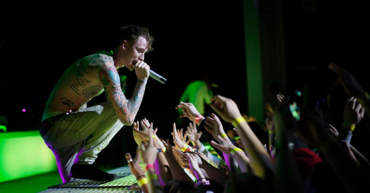 Mgk (aka Machine Gun Kelly) plays pop-up concert at Minneapolis record ...