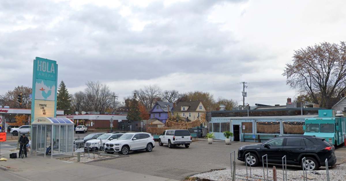 Minneapolis restaurant Hola Arepa resists attempted ICE raid - Bring Me The News