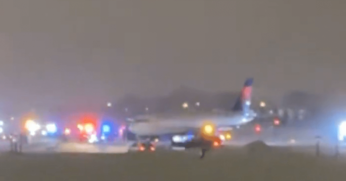 Delta jet slides off taxiway at MSP Airport - Bring Me The News