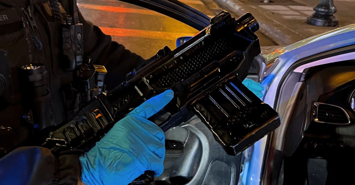 Man waves replica assault weapon at drivers in downtown Minneapolis ...