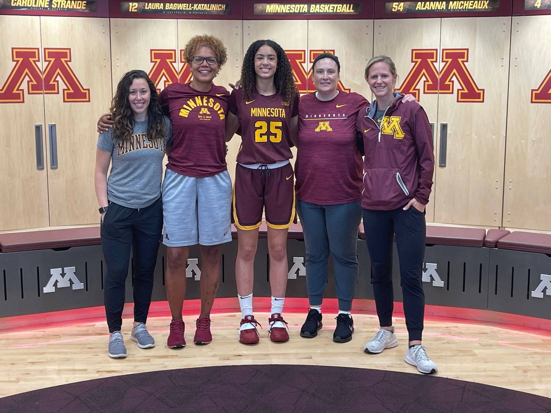 Top 2025 Minnesota recruit Aaliyah Crump commits to Texas - Bring Me ...