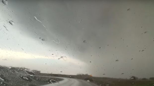 Terrifying video of the deadly Enderlin, ND tornado - Bring Me The News