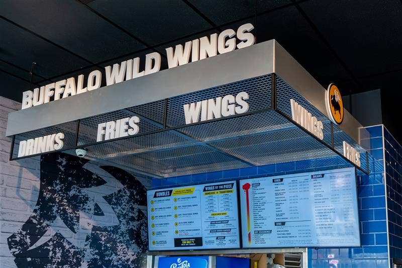Buffalo Wild Wings reopens Oakdale location with new look, happy hour ...