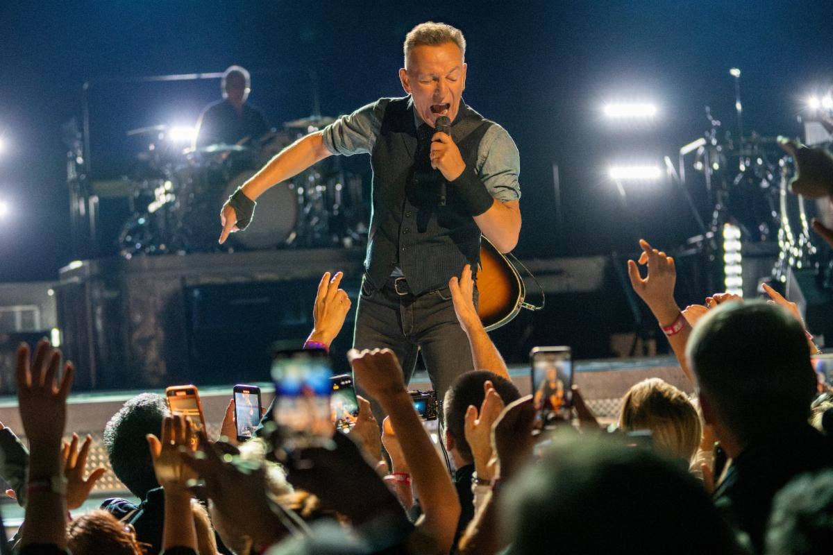 Surprise! Bruce Springsteen is special guest at First Avenue benefit ...