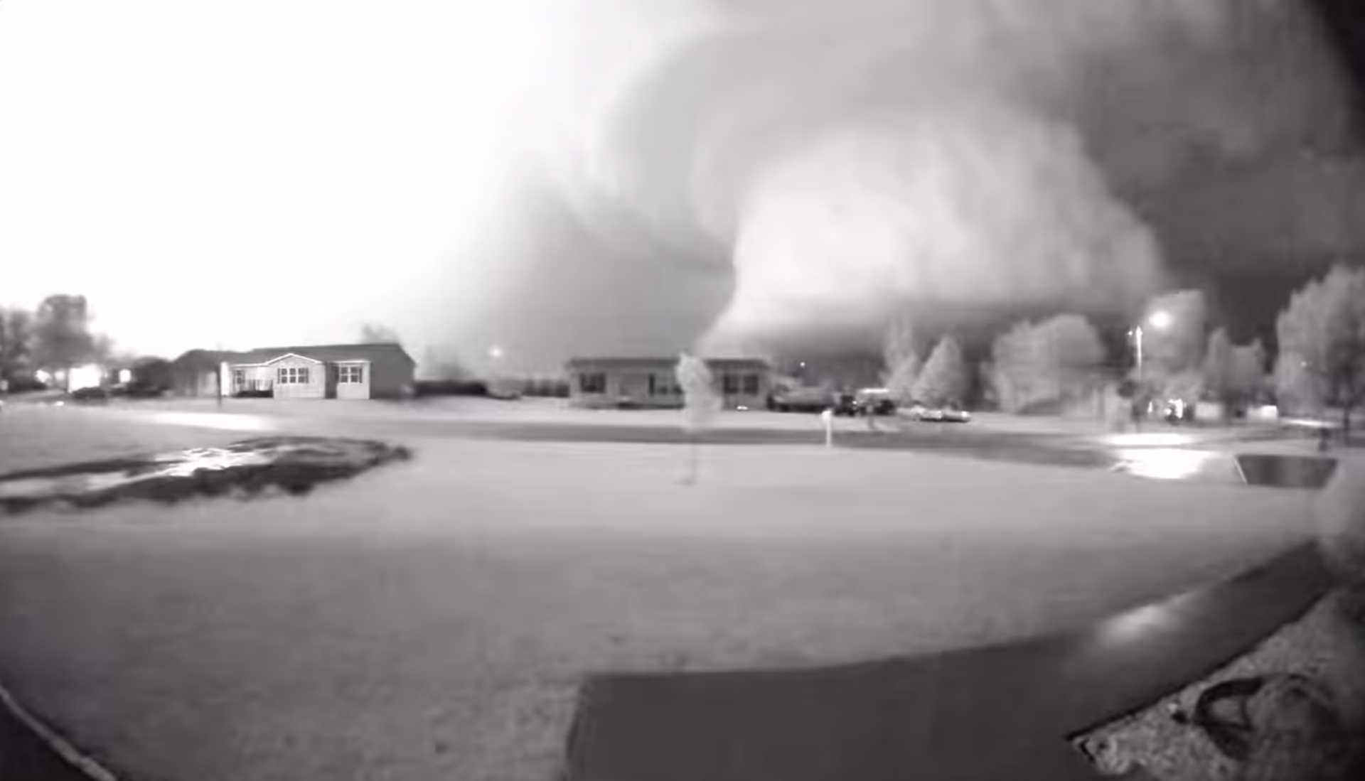 Terrifying video of the deadly Enderlin, ND tornado - Bring Me The News