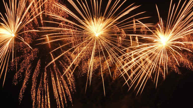 Police: Homeowner allegedly shot fireworks at airplane, gave pilot the ...