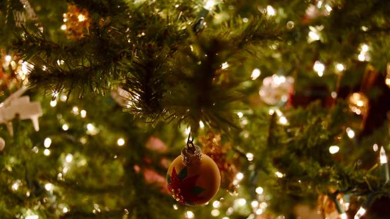 KOOL 108 kicks off Christmas music weeks early, because why not ...