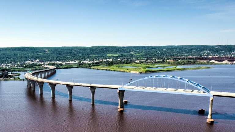 Charges: Fugitive led police on 100 mph chase in stolen vehicle, jumped ...