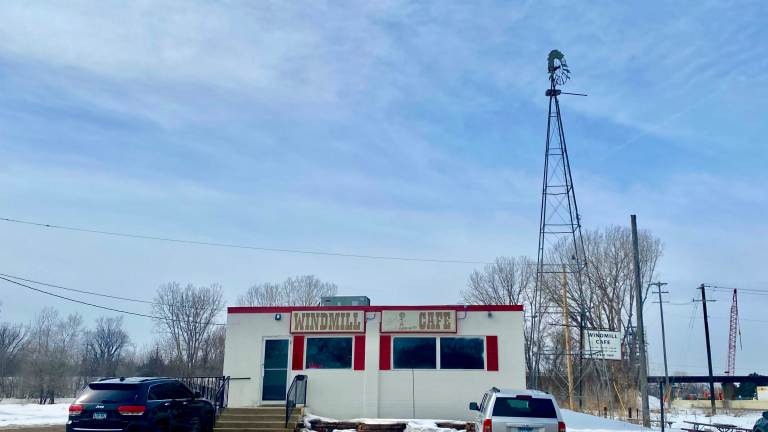 Iconic Windmill Cafe in Savage reopens more than 400 days after fire ...