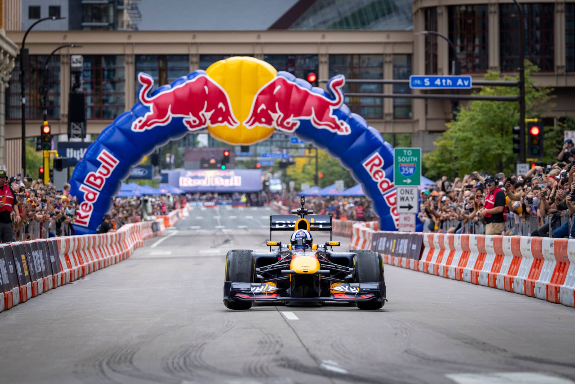 F1 racers wowed fans in downtown Minneapolis during Red Bull's Showrun ...