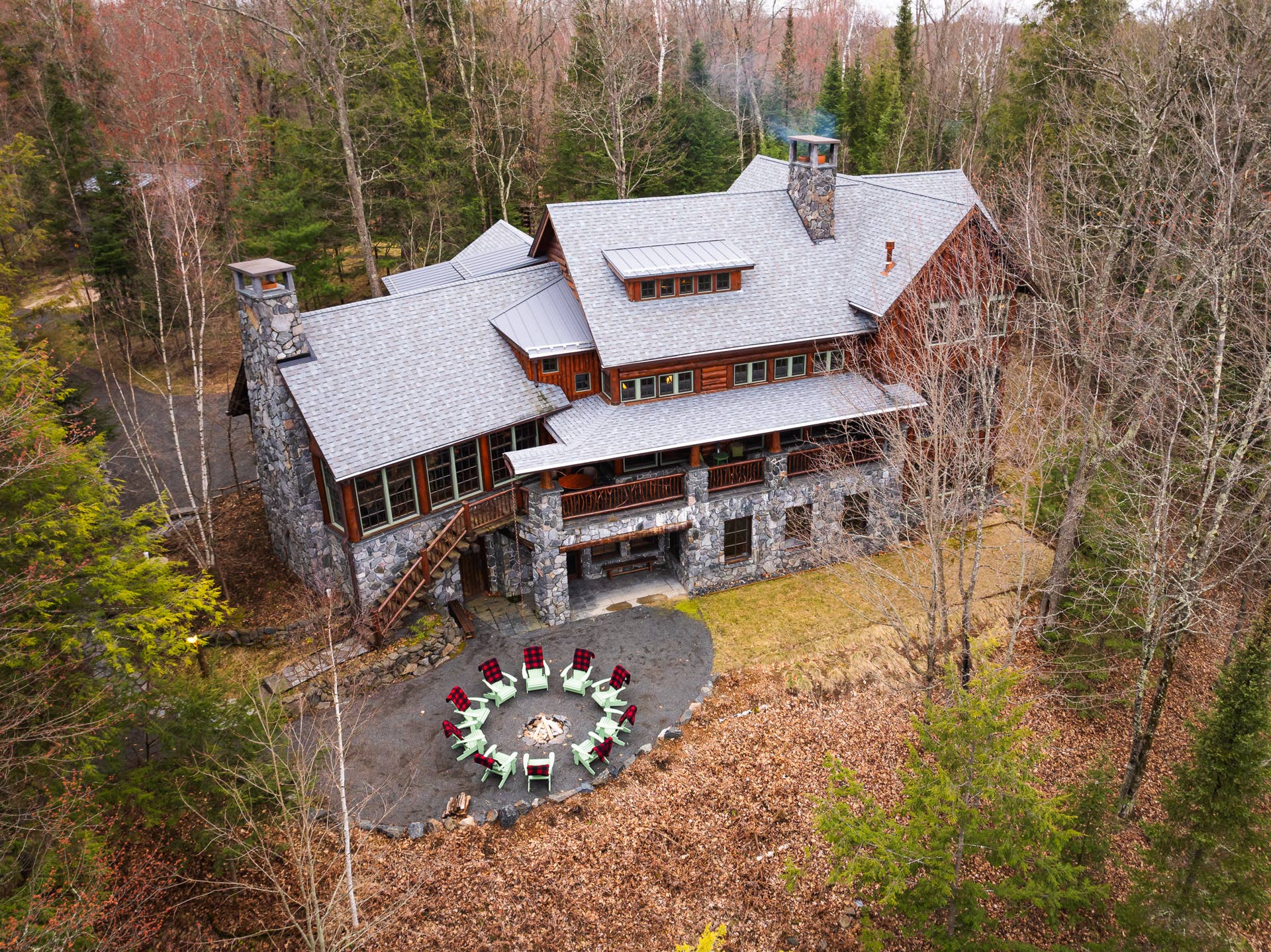 Gallery: Luxury lakeside lodge that comes with two islands is yours for ...