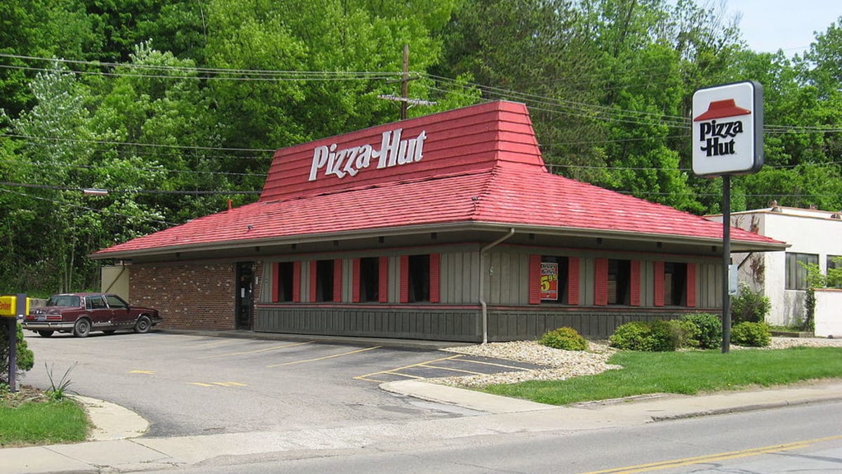 Pizza hut dine in near me store