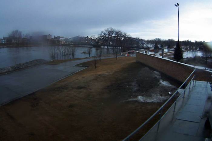 Red River threatens East Grand Forks with major flooding - Bring Me The ...