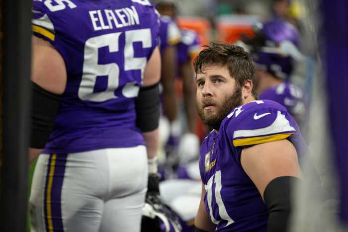 Report: Riley Reiff won't be cut, restructures contract with Vikings ...