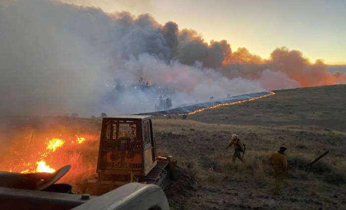 Walz sends Minnesota firefighters, trucks to Oregon wildfires - Bring ...