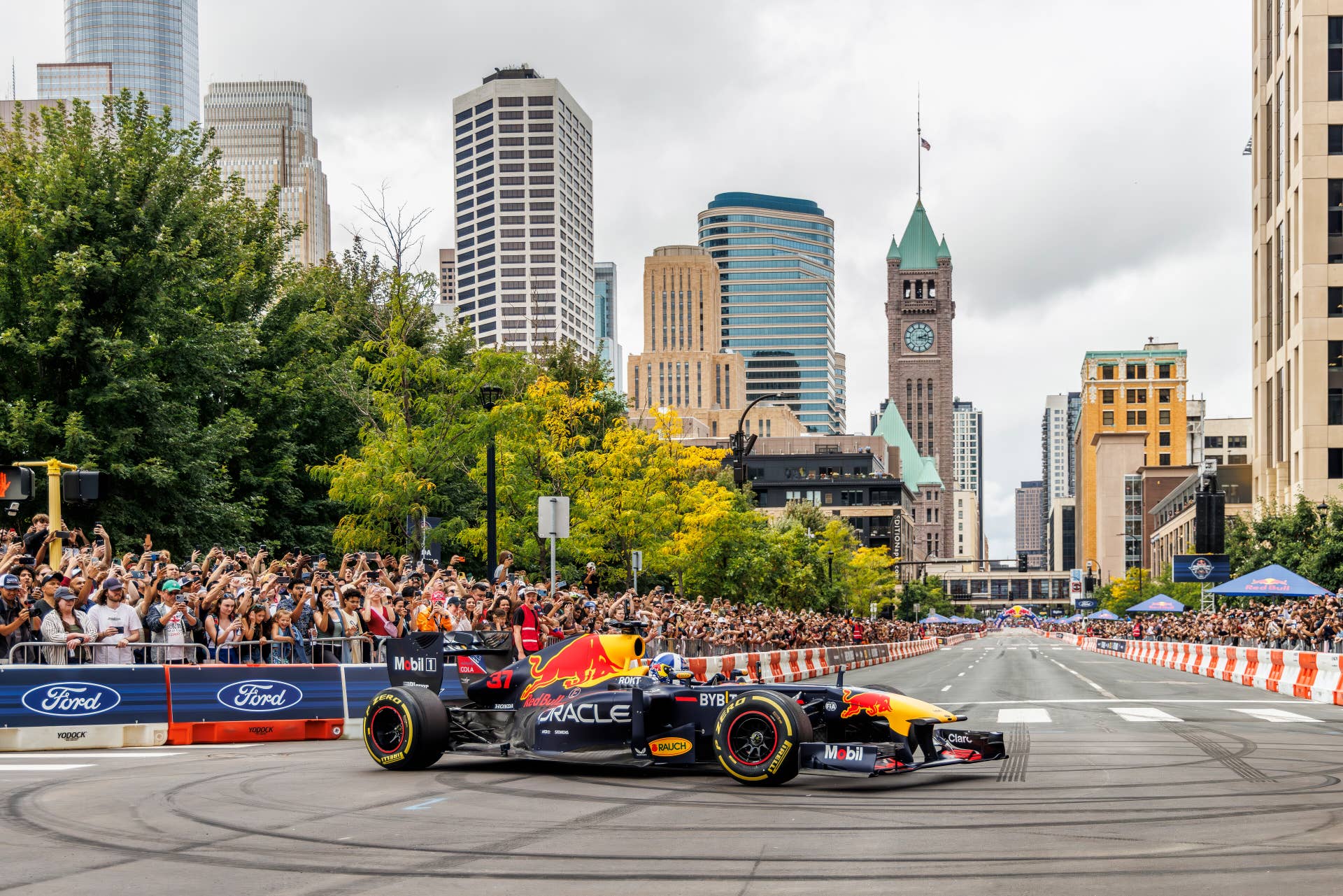 F1 racers wowed fans in downtown Minneapolis during Red Bull's Showrun ...