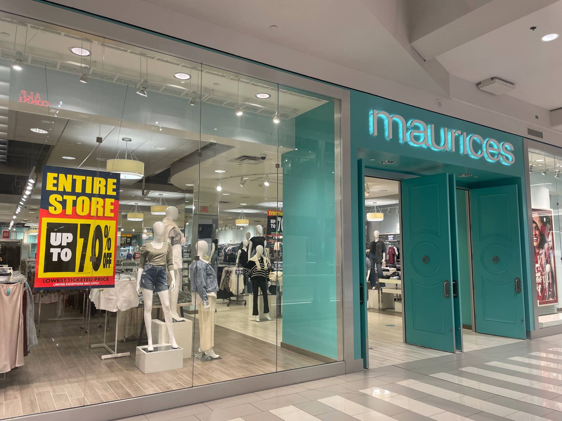 Closing sales underway at two longtime Mall of America stores - Bring ...
