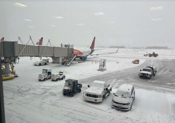 Heavy snow causing major problems on Minnesota roads, delays at MSP ...