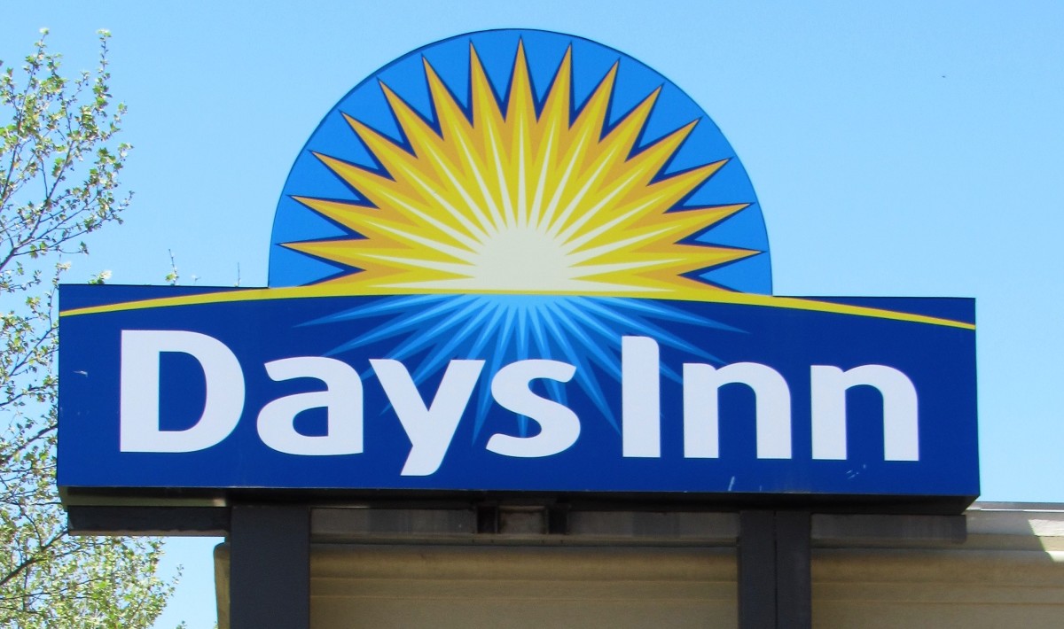 Search for suspect underway after shooting at Faribault Days Inn ...