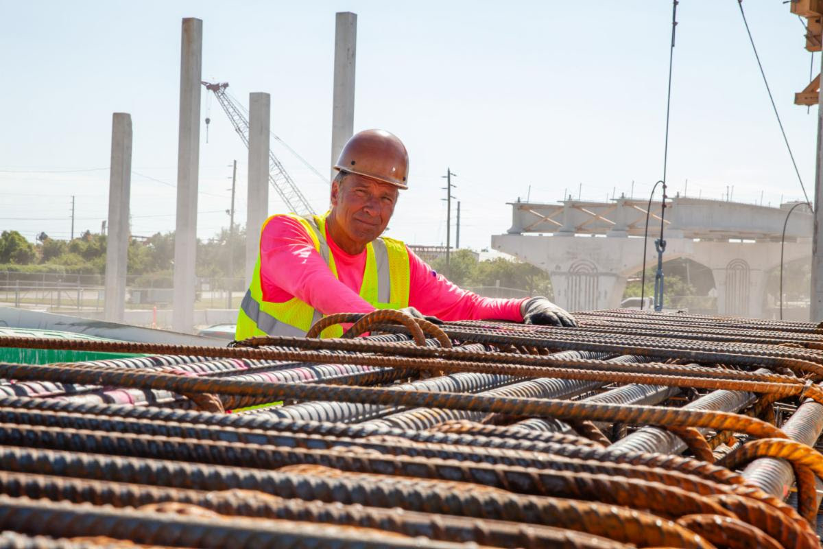 Newest episode of 'Dirty Jobs' has Mike Rowe scraping shmutz in ...